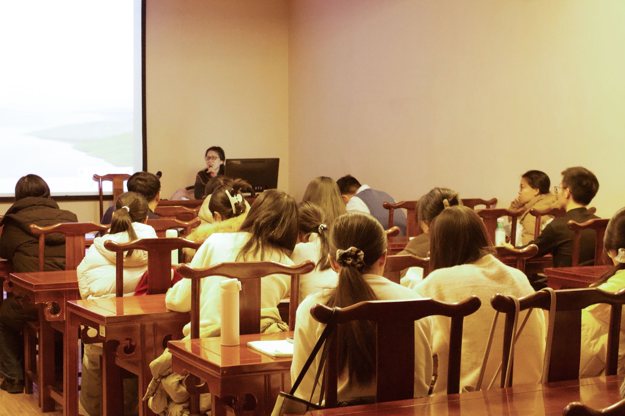 美育大讲堂举办“成为‘田纳西的坛子’”主题讲座-济南大学